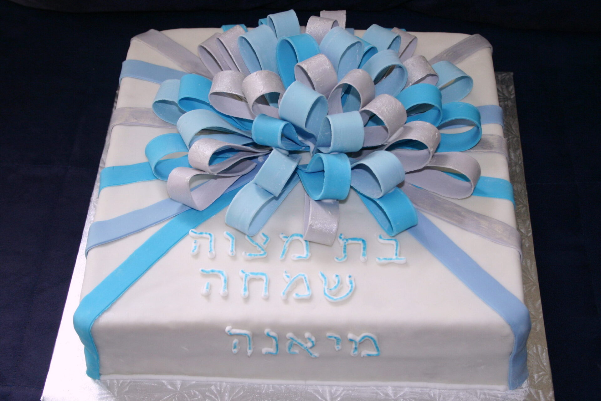 Classic Ribbon Gift Cake Jerusalem | Temptations Israel